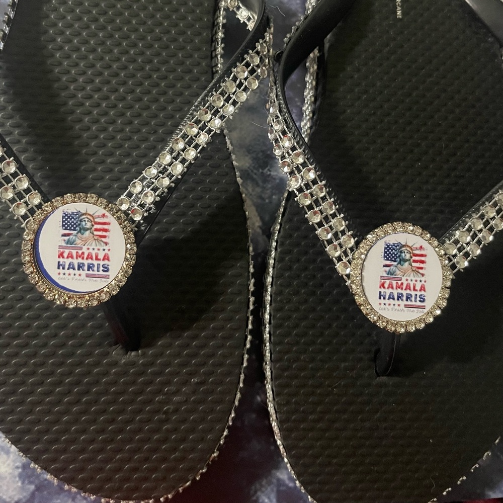 Kamala Harris flip flops - Gem